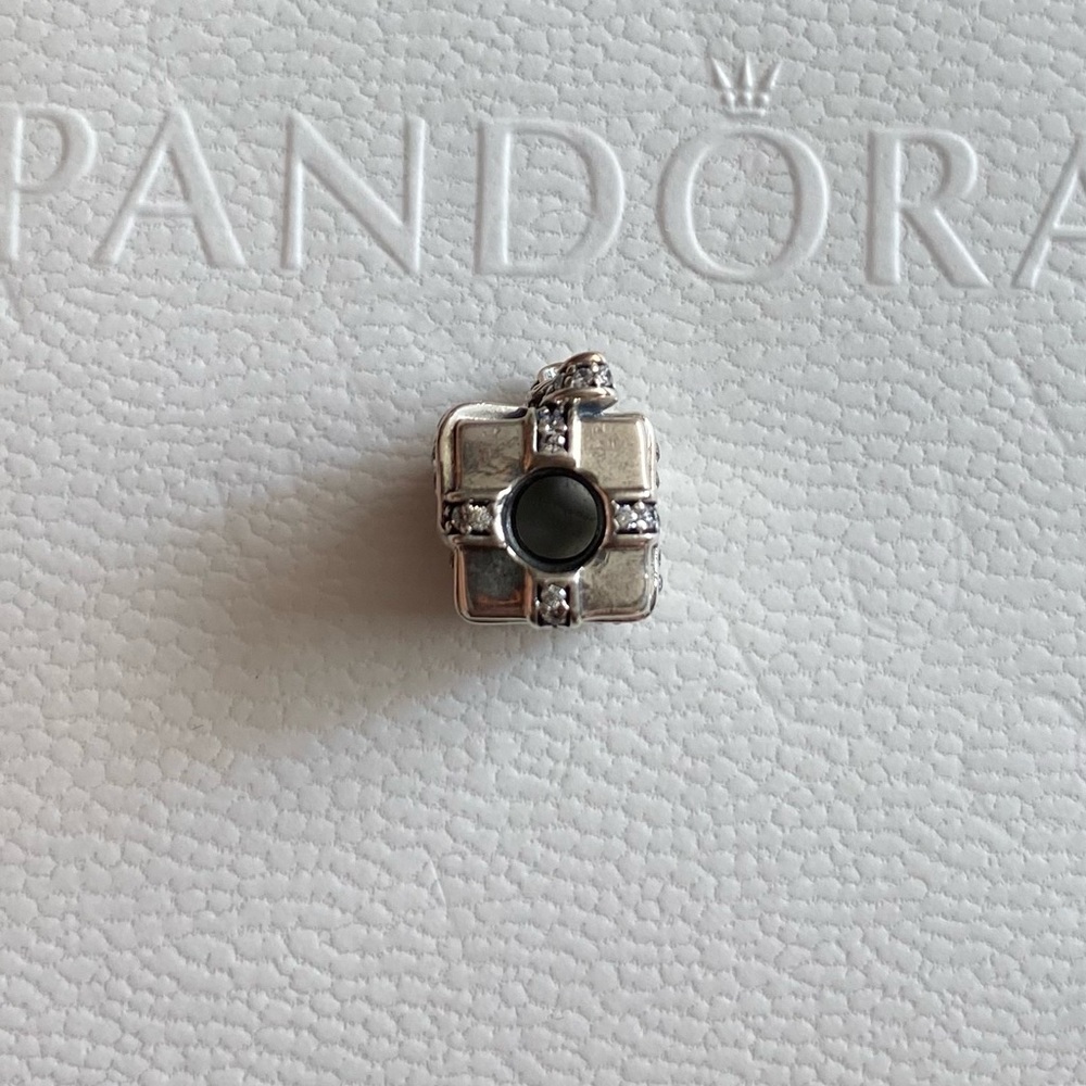 Retired Pandora Sparkling Surprise Present Charm Euc - Gem